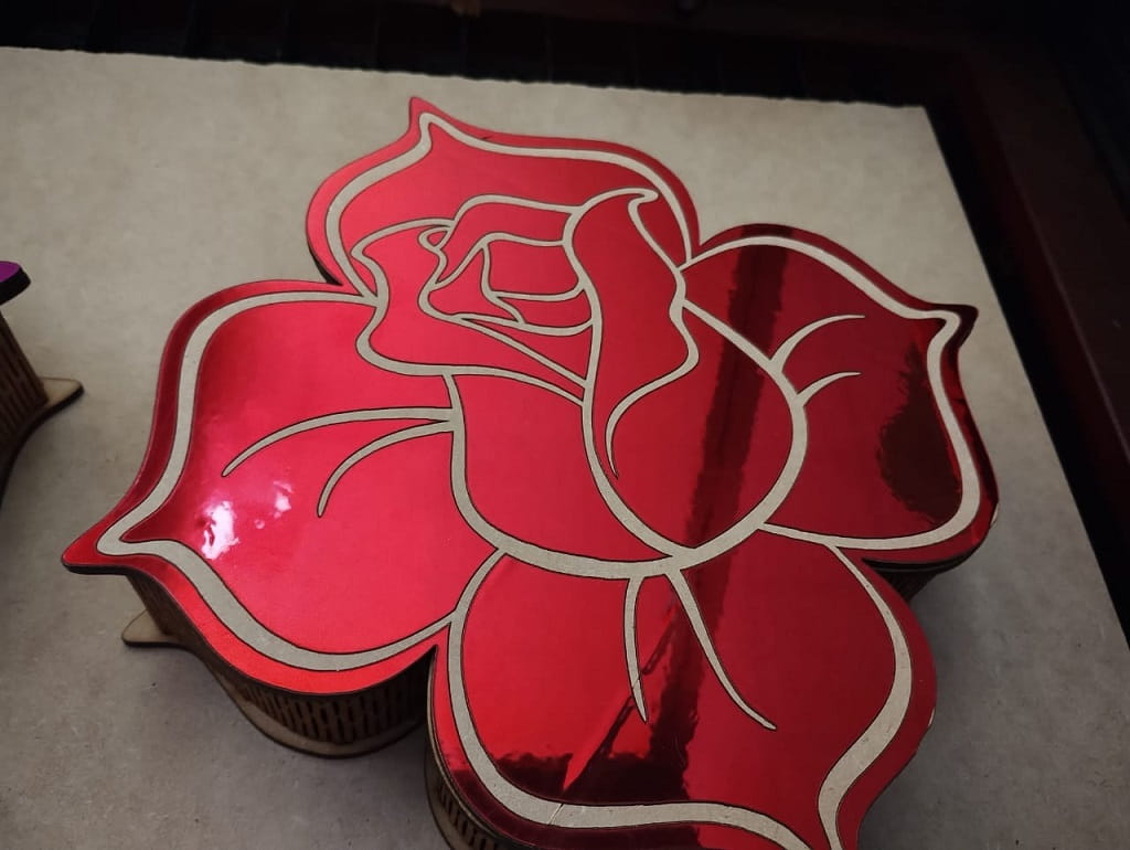 Laser Cut Wooden Rose Shaped Gift Box CDR File Free Download | Vecty